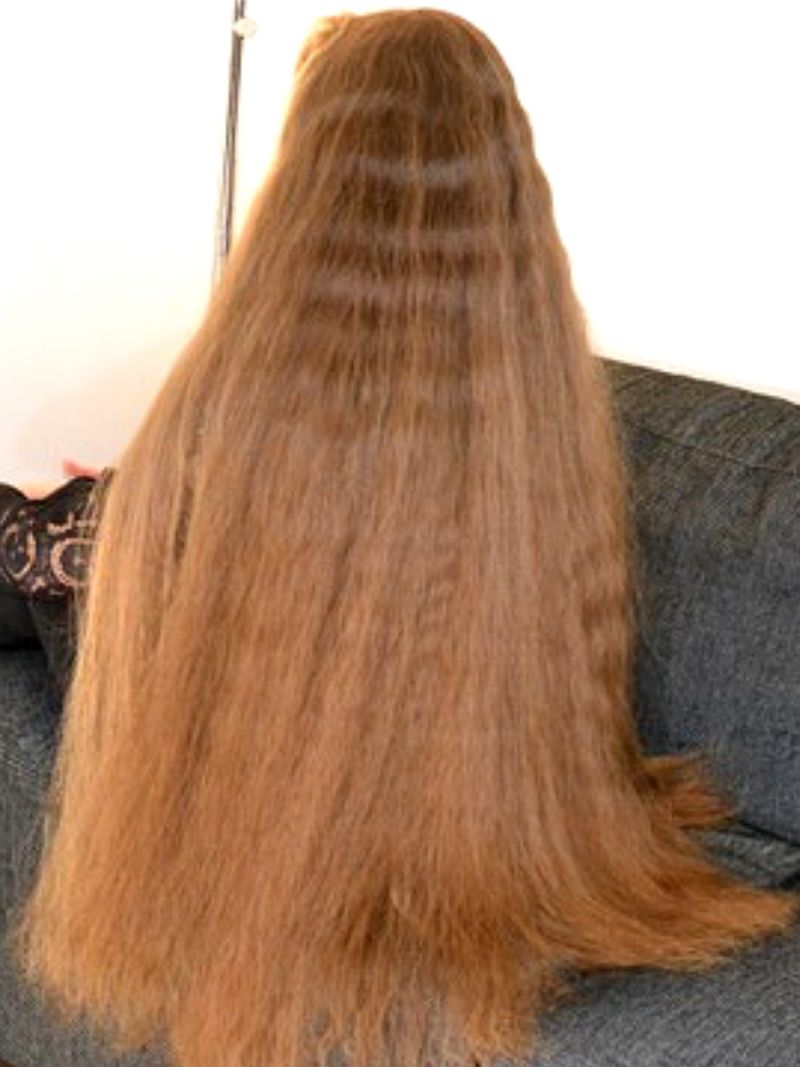 VIDEO - Ponytails, ponytails and more ponytails
