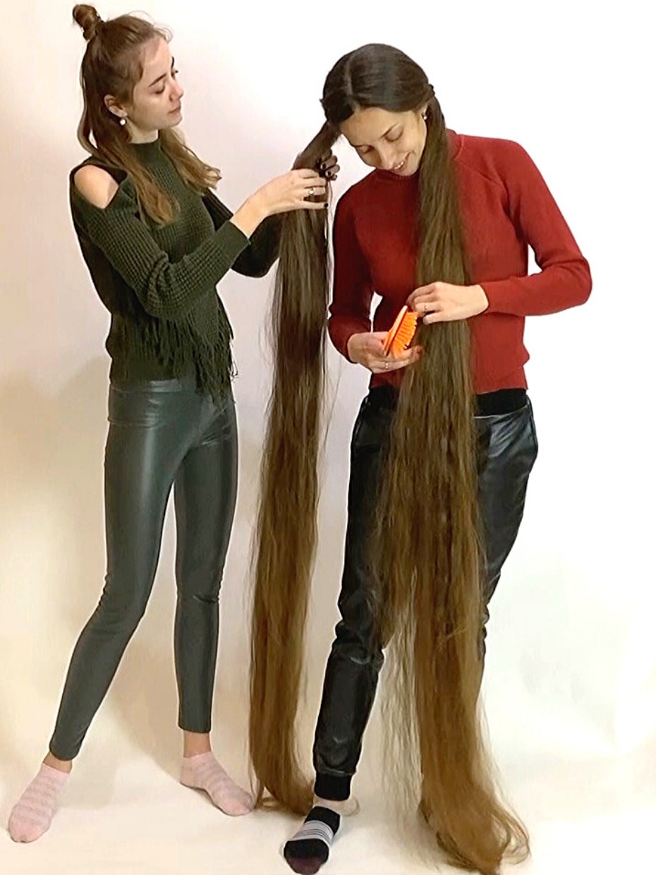 VIDEO - Two very long braids