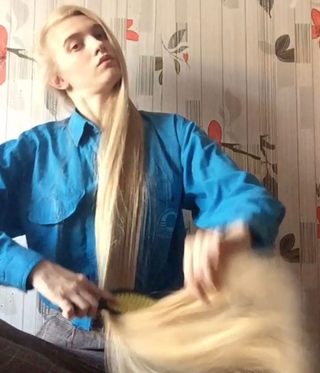 PHONE VIDEO - Lidia, the lady with so much hair!
