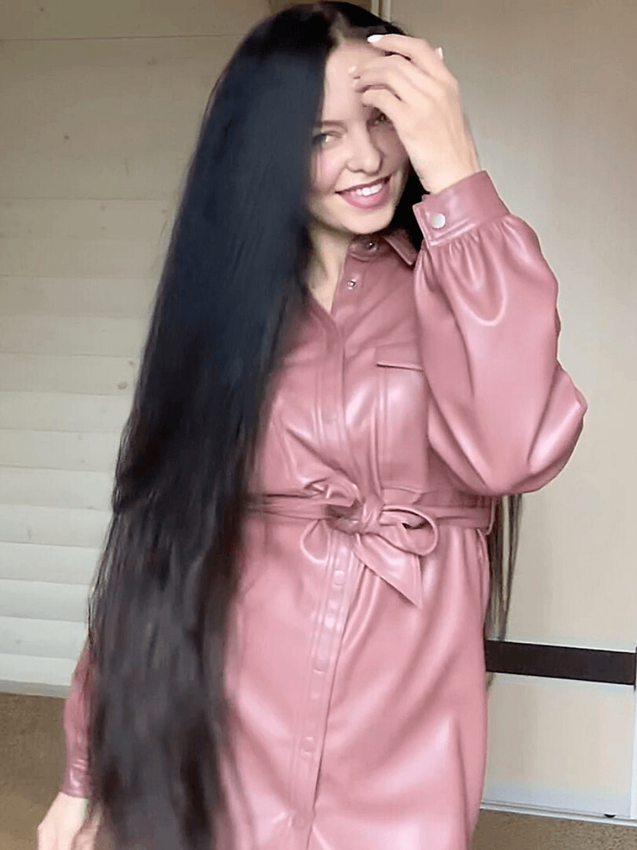 VIDEO - Tatyana in the garden