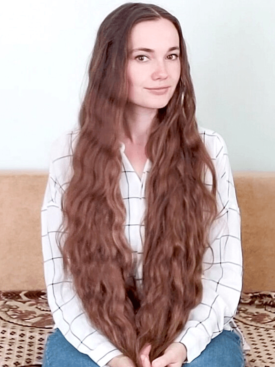 VIDEO - Orysya's hair play on the floor