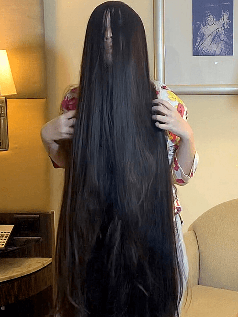 VIDEO - Very thick and long hair covering
