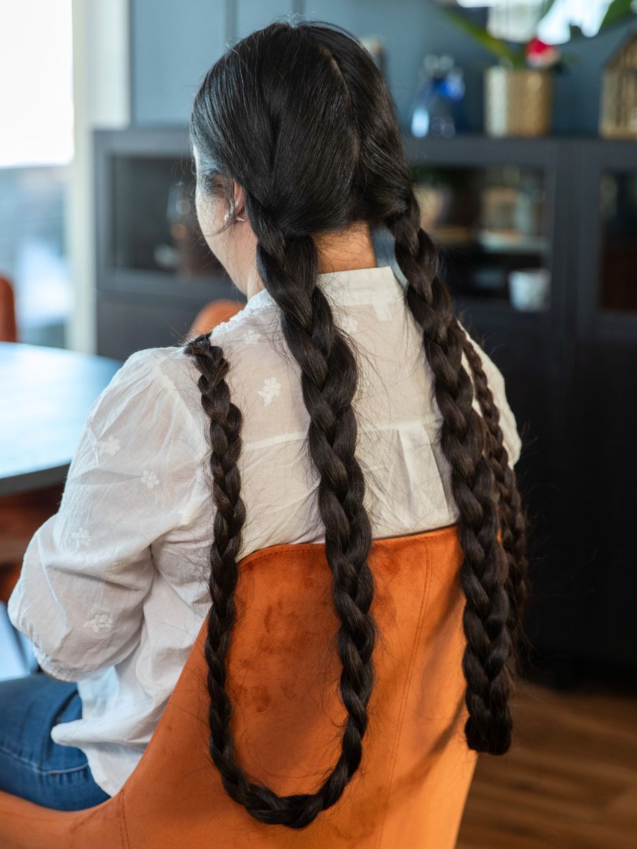 PHOTO SET - Two very, very long braids photoshoot