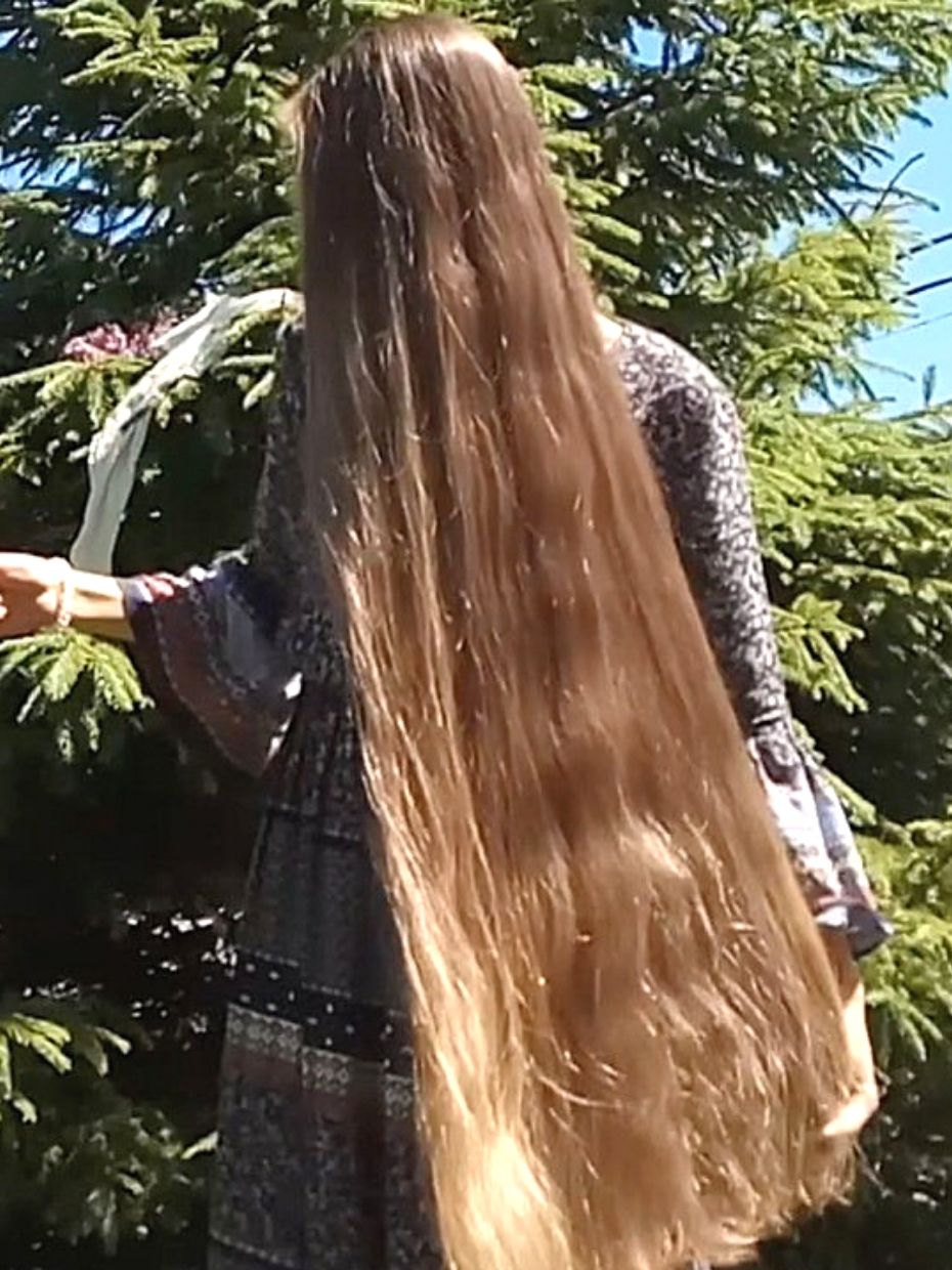VIDEO - CEO of long hair