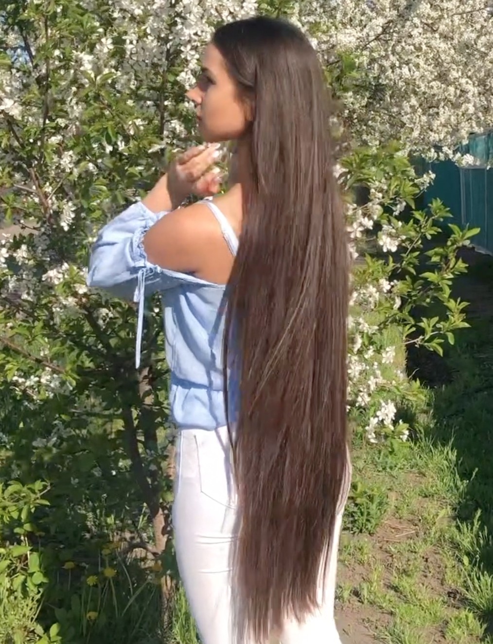VIDEO - Floor length hair by the sunset