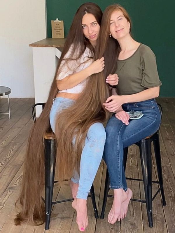 VIDEO - Super long Asian hair