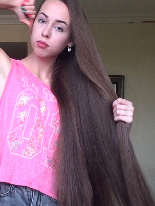 PHOTO SET - An extreme hair lady in her lap photoshoot