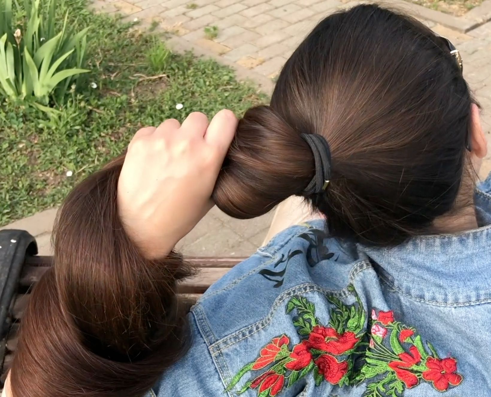 VIDEO - The making of a giant braid