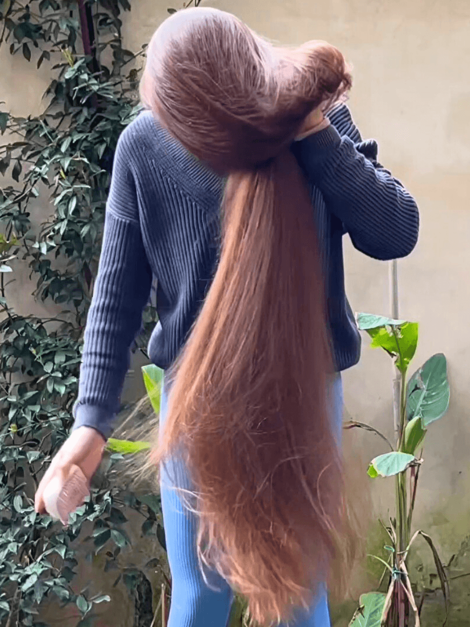 PHOTO SET - Still got that massive hair photoshoot