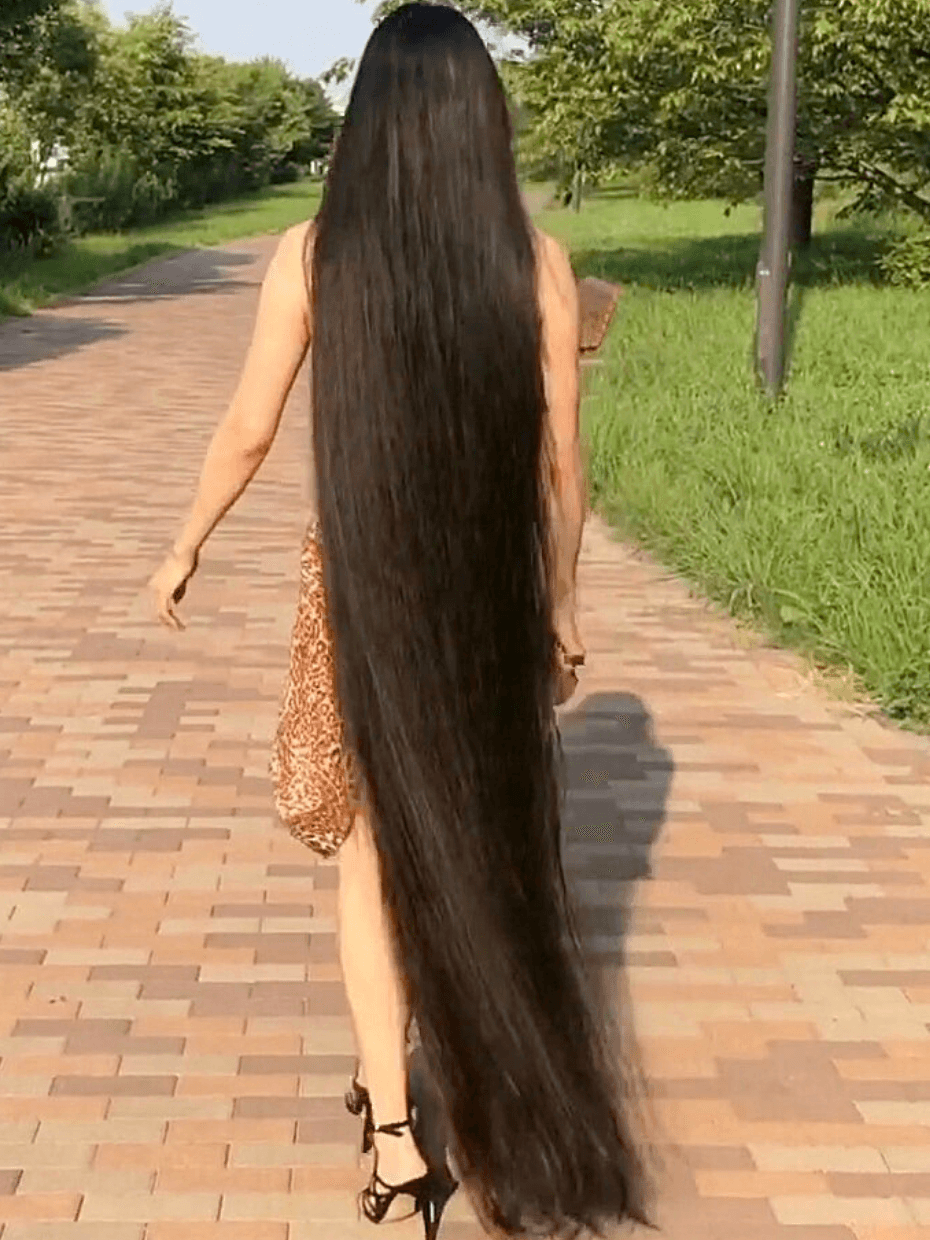 VIDEO - The longest black hair you have ever seen
