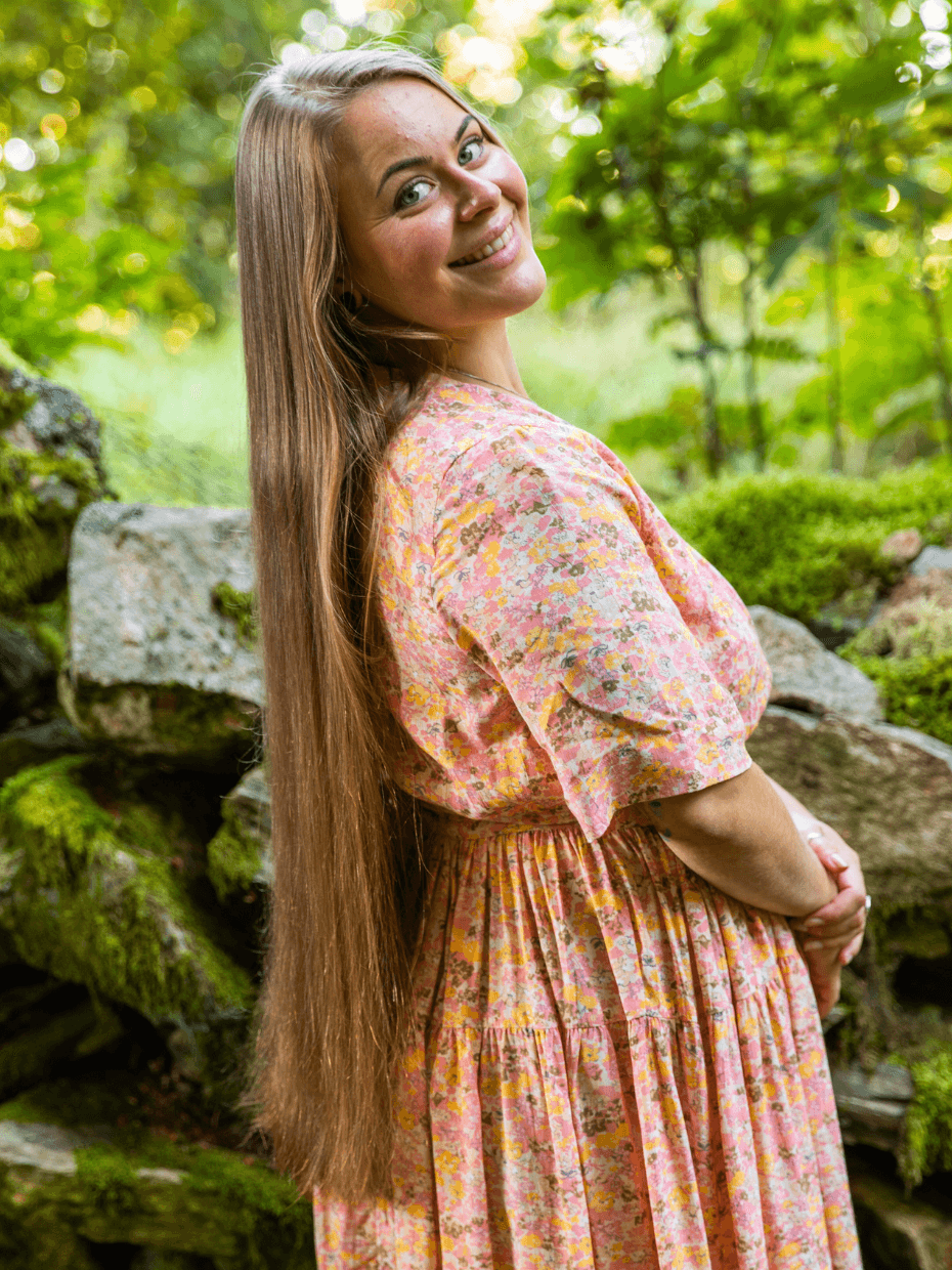 PHOTO SET - Natalie by the rocks photoshoot