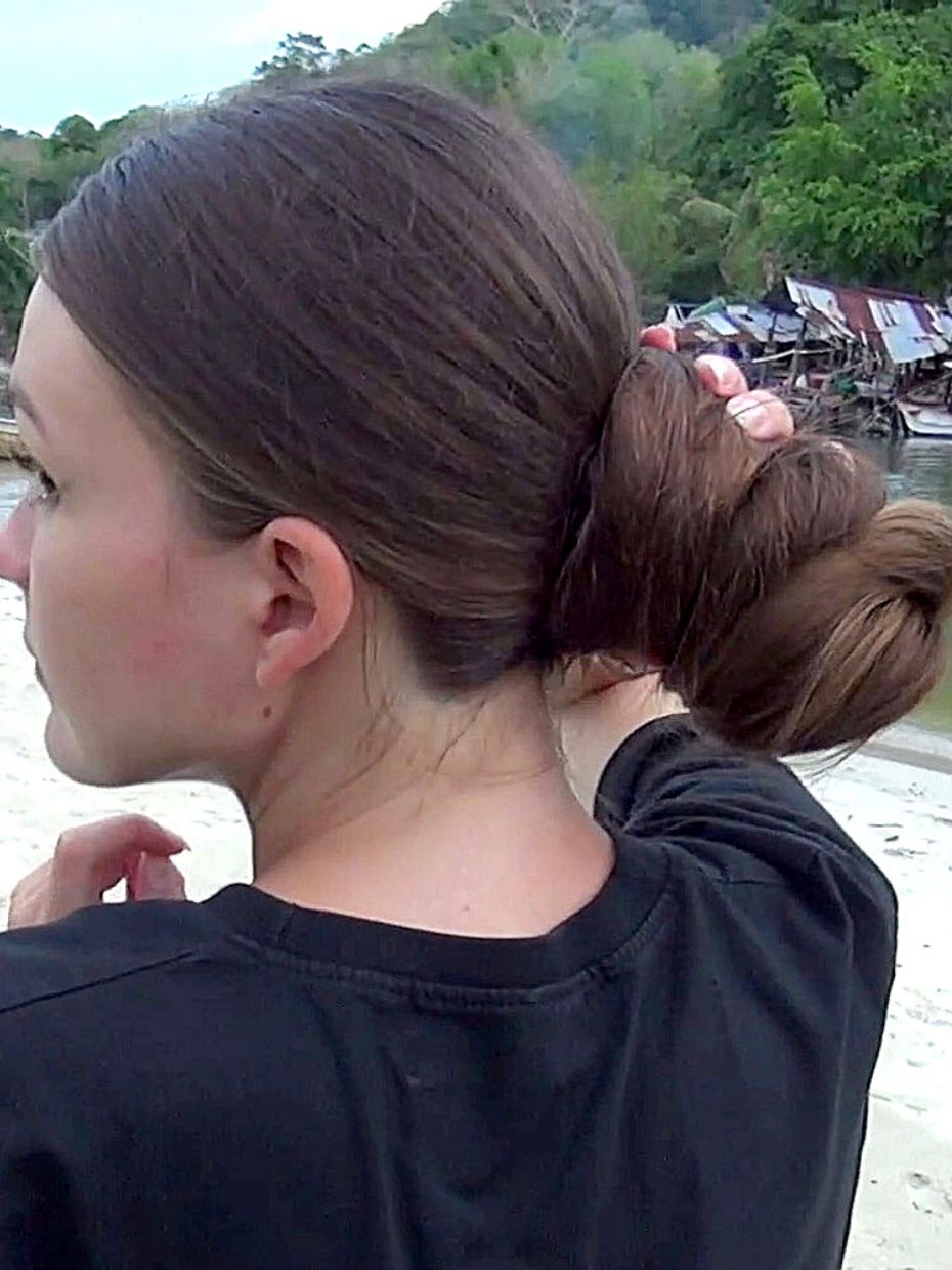 VIDEO - Big outdoor buns