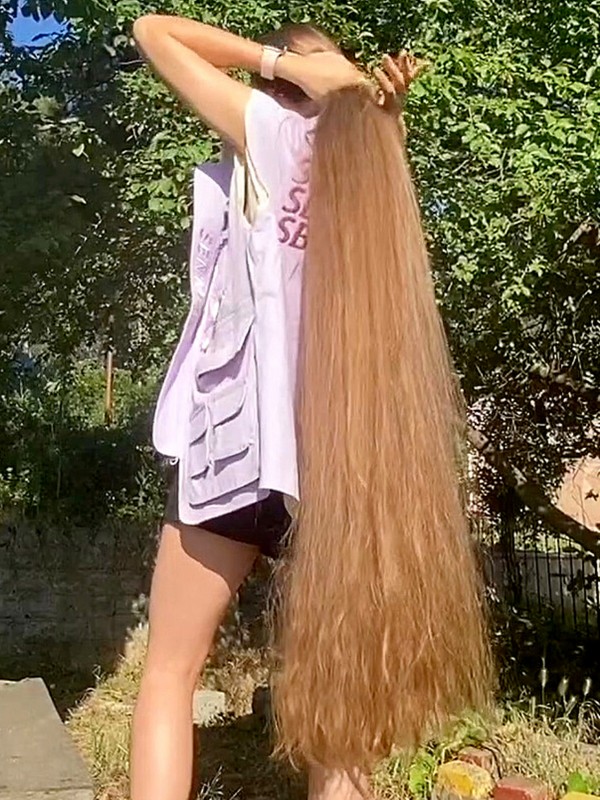 VIDEO - Ultra long hair covering extreme edition