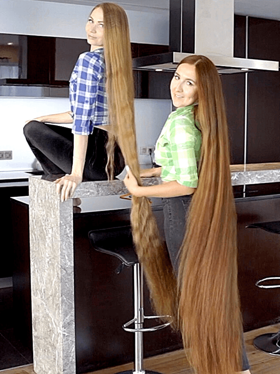 VIDEO - Floor length hair lady with stunning beauty