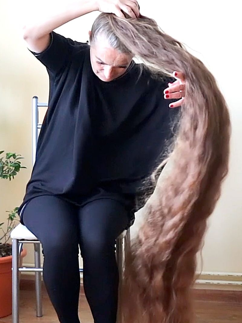 VIDEO - Luxurious long hair paradise