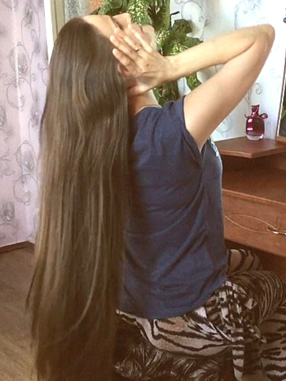 VIDEO - Extreme long hair play deluxe