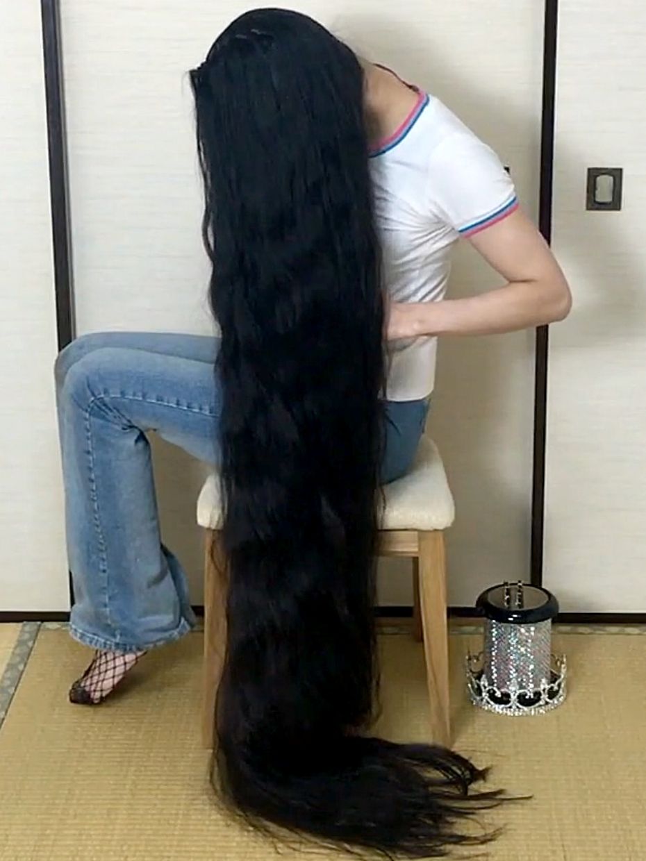 VIDEO - Rin's massive black mane