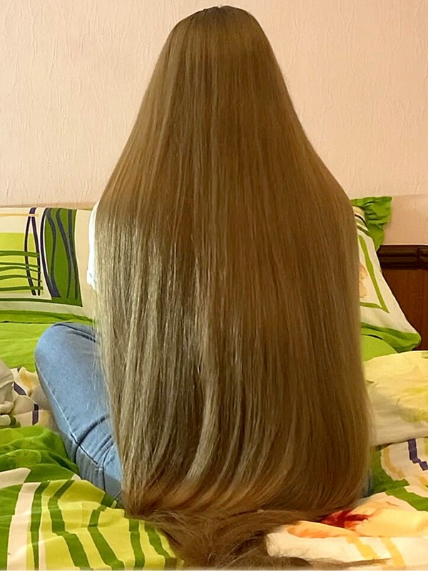 VIDEO - Perfect knee length blonde hair