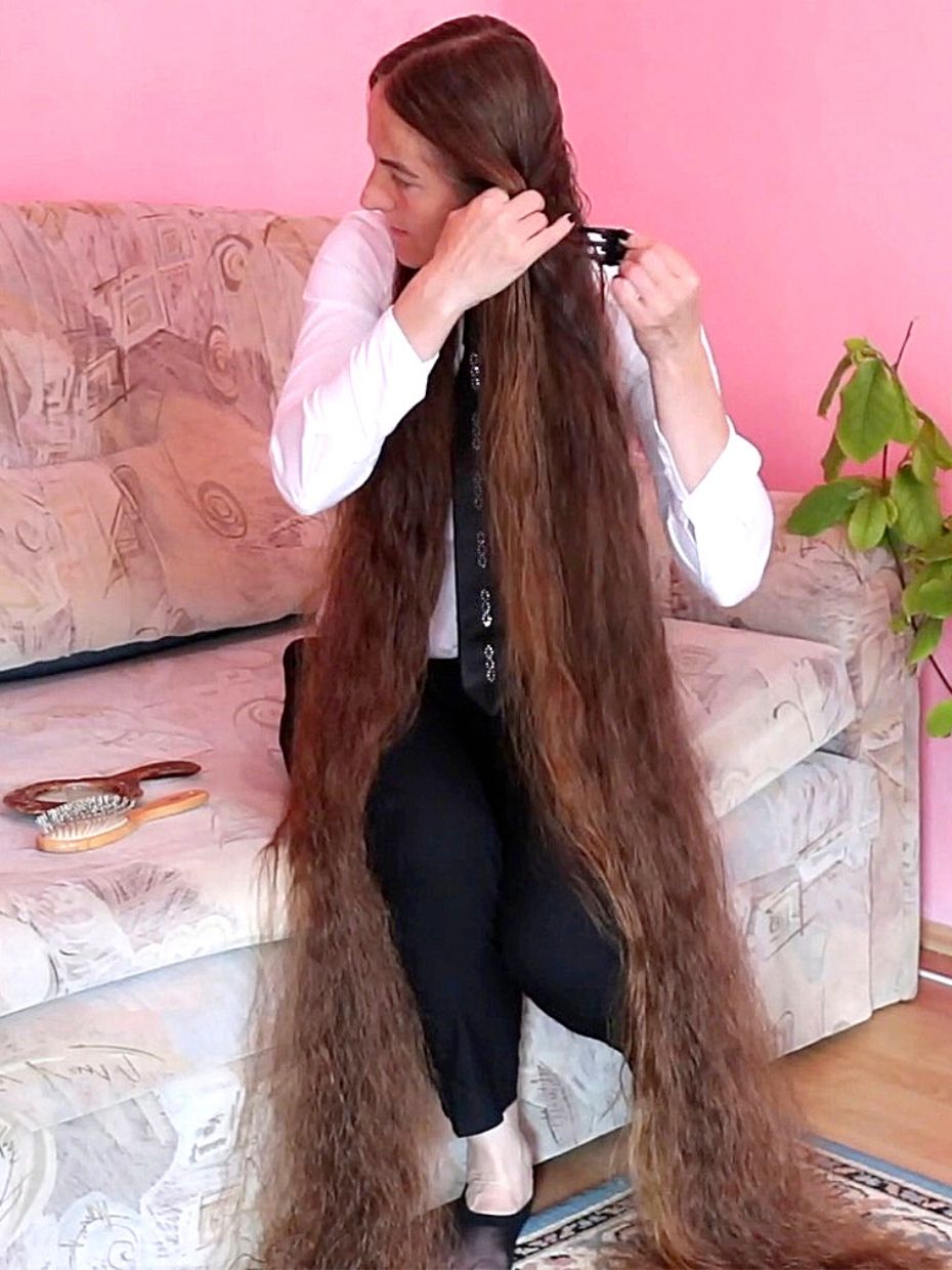 PHONE VIDEO - Lidia, the lady with so much hair!