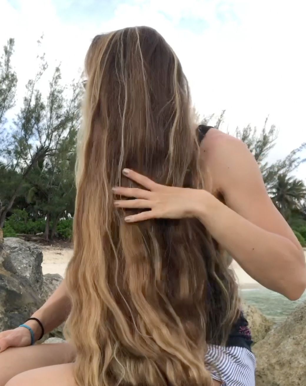 VIDEO - The making of a giant braid