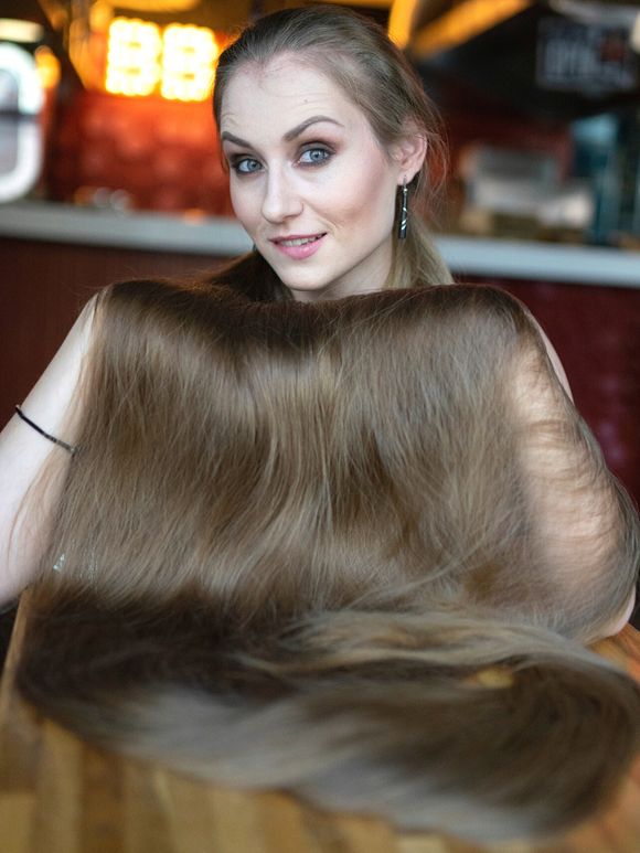 VIDEO - Long hair display and hair vs. the camera