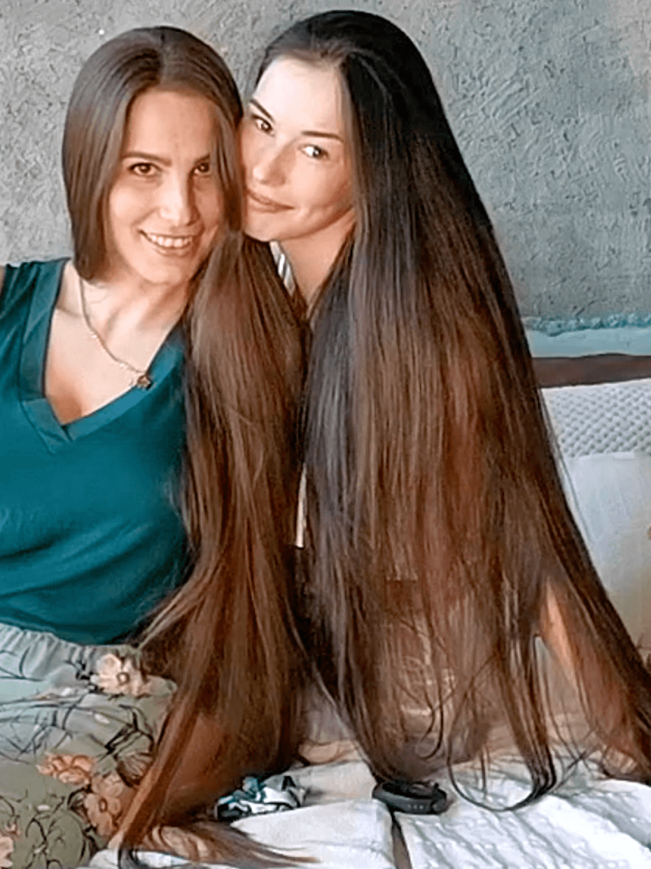 VIDEO - Rapunzel's soft hair by the pool