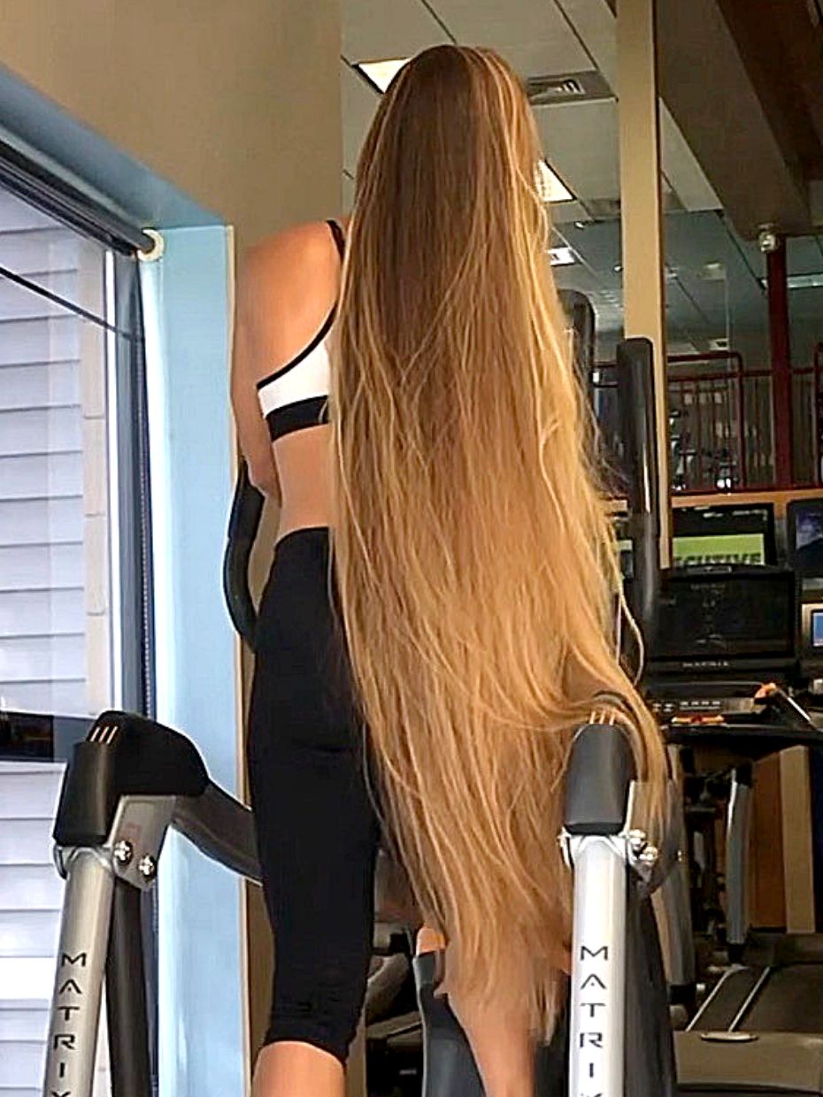 VIDEO - Extreme ponytail play and display (part 1)