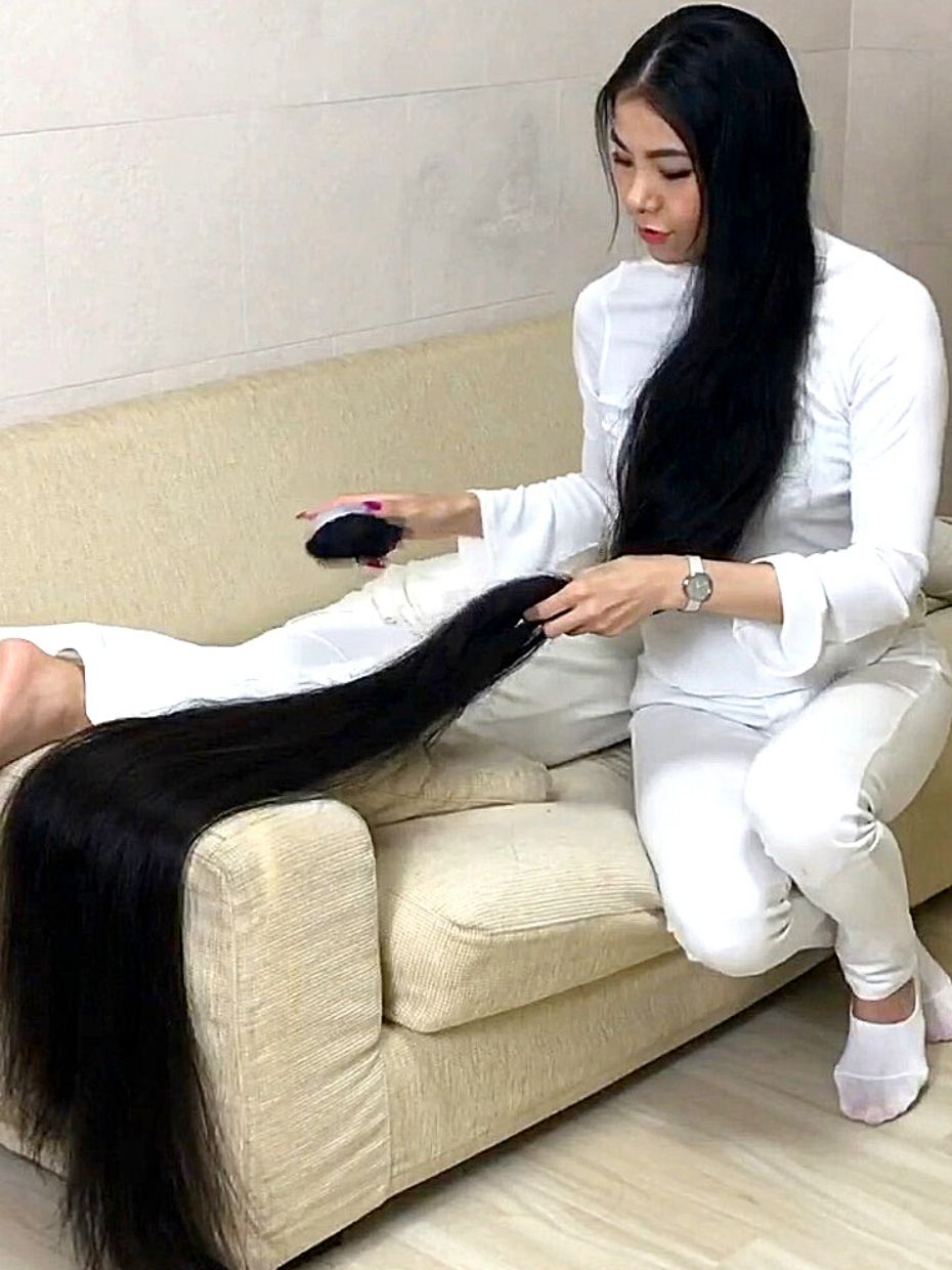VIDEO - Long luxurious hair