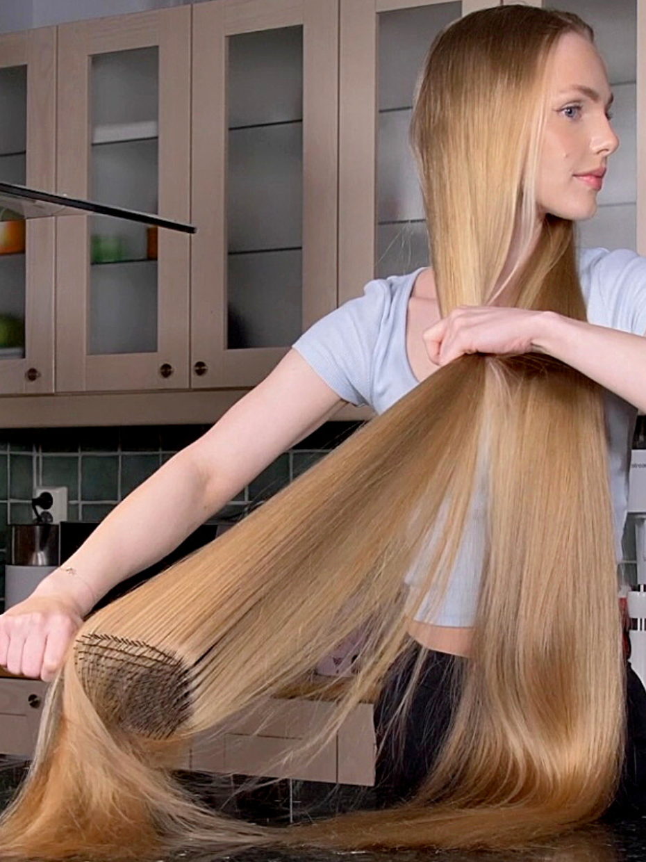 VIDEO - Hair covering in the kitchen