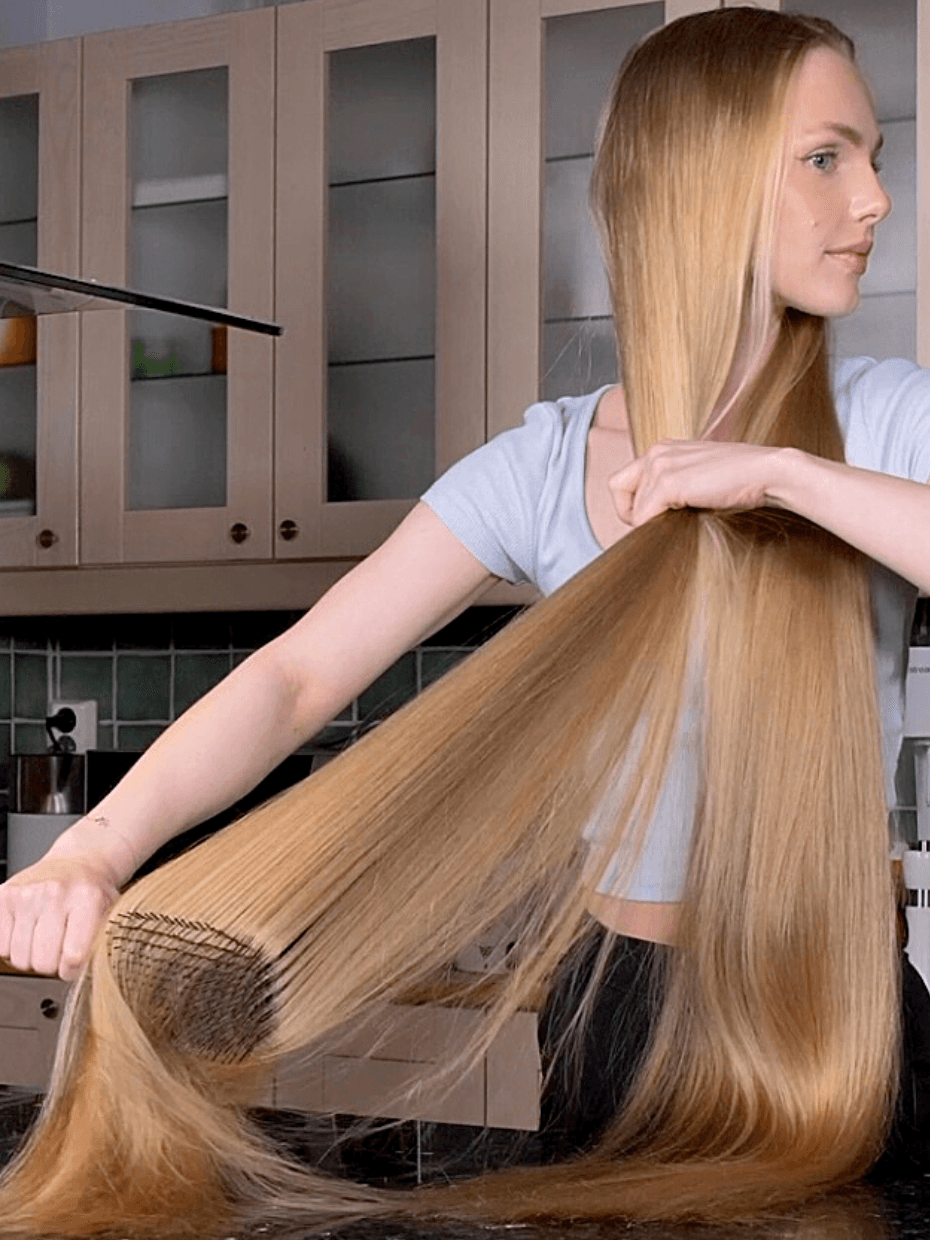 VIDEO - Hair covering in the kitchen