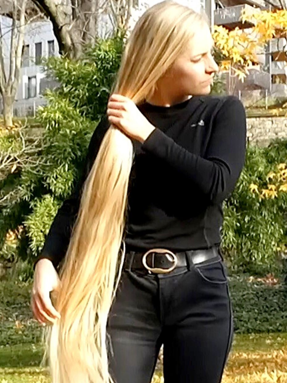 VIDEO - Rapunzel's soft hair by the pool