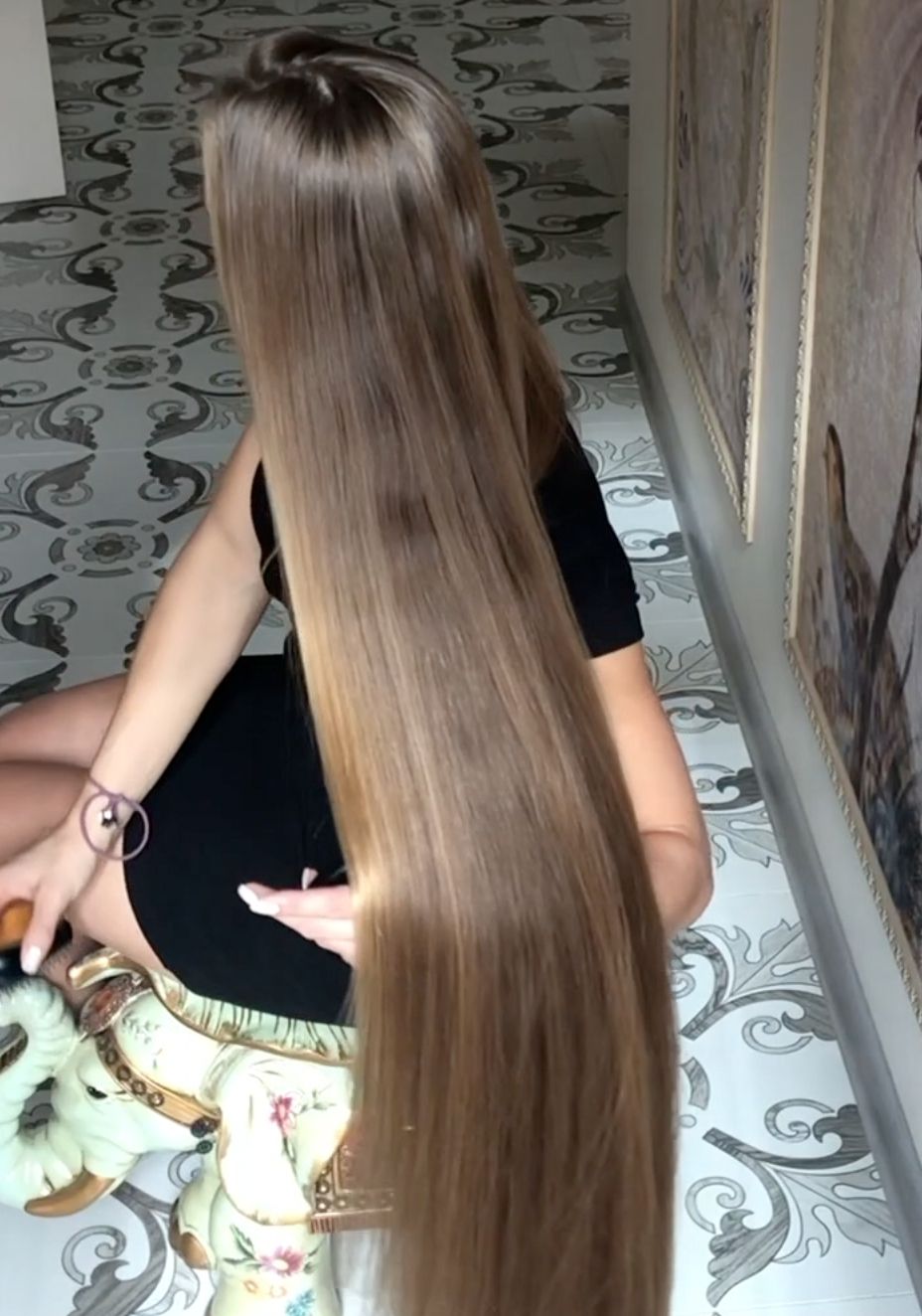 VIDEO - Julia's shiny braids and buns (part 1)