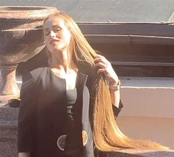 VIDEO - Some of the longest hair you have ever seen!