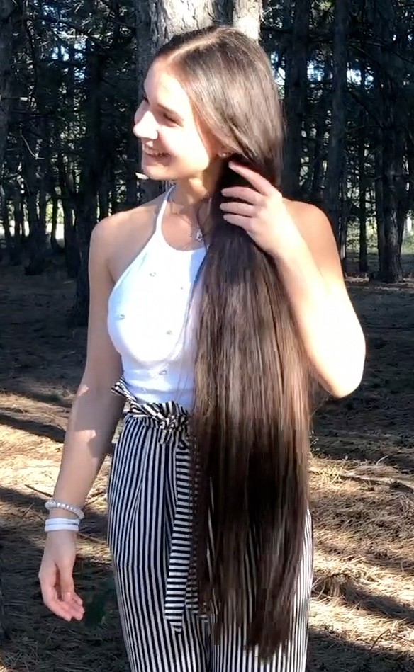 VIDEO - Outstanding long hair display