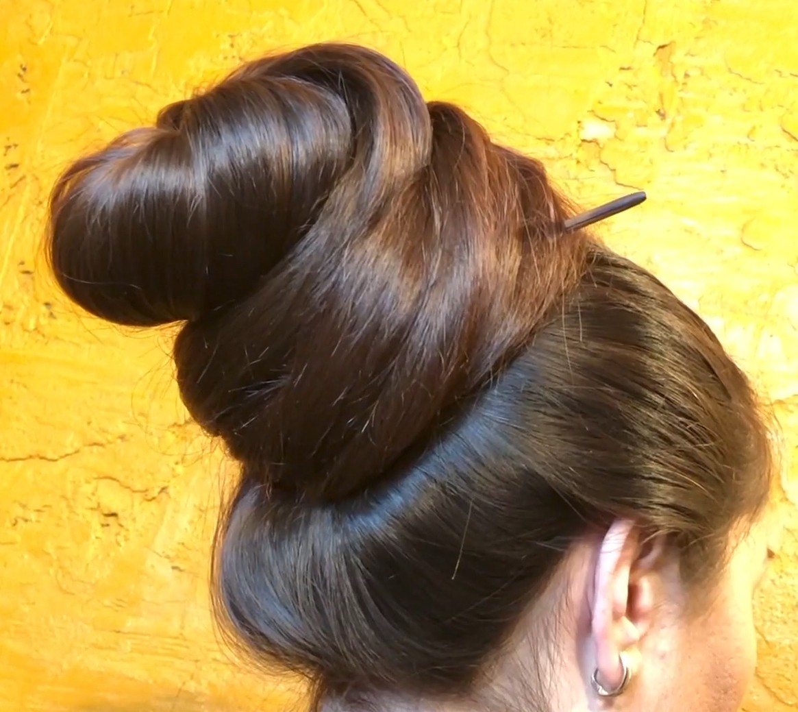 VIDEO - Mila's big buns