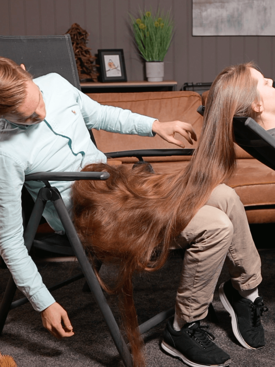 VIDEO - Relaxing hair play