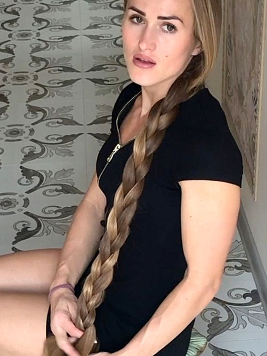 VIDEO - Julia's shiny braids and buns (part 2)