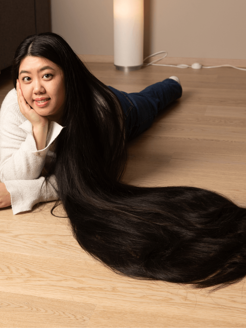 PHOTO SET - Extreme hair length floor show photoshoot