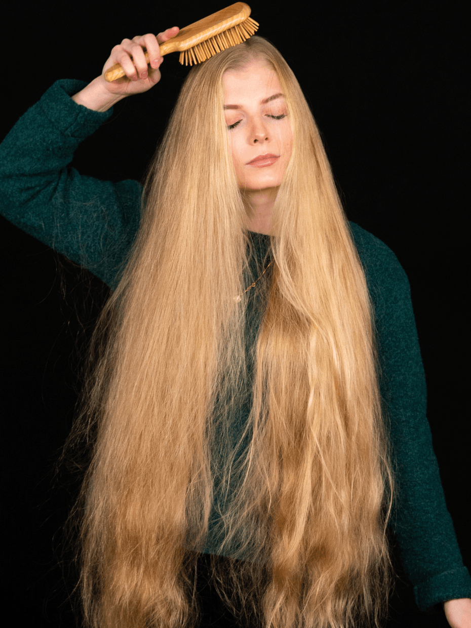 PHOTO SET - Brushing a massive blonde mane photoshoot