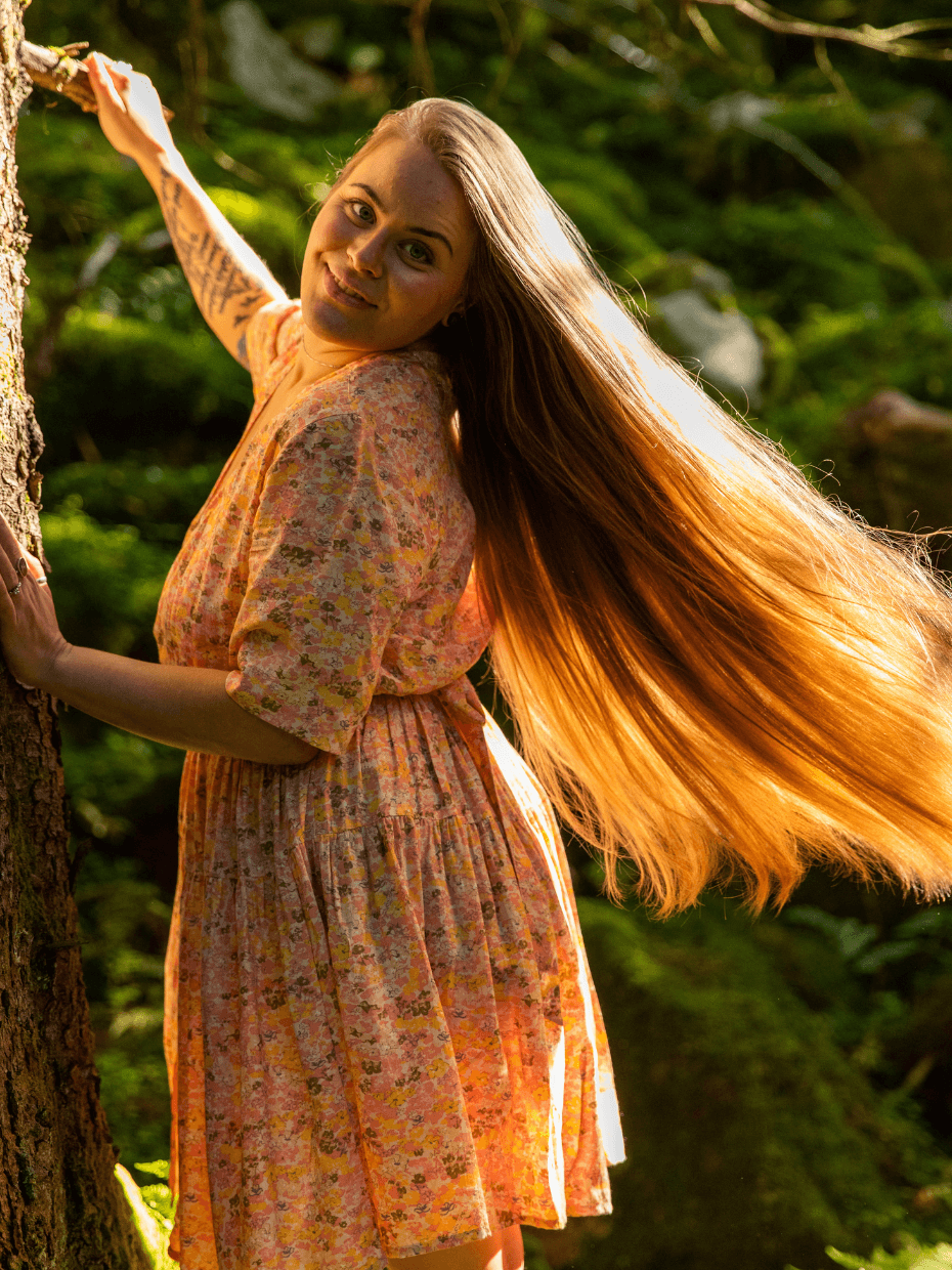 PHOTO SET - Natalie by the tree photoshoot