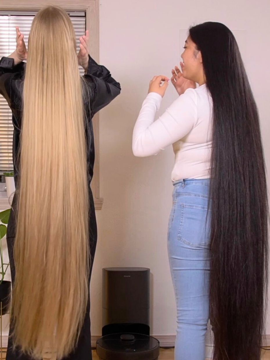 VIDEO - Orysya's hair play on the floor