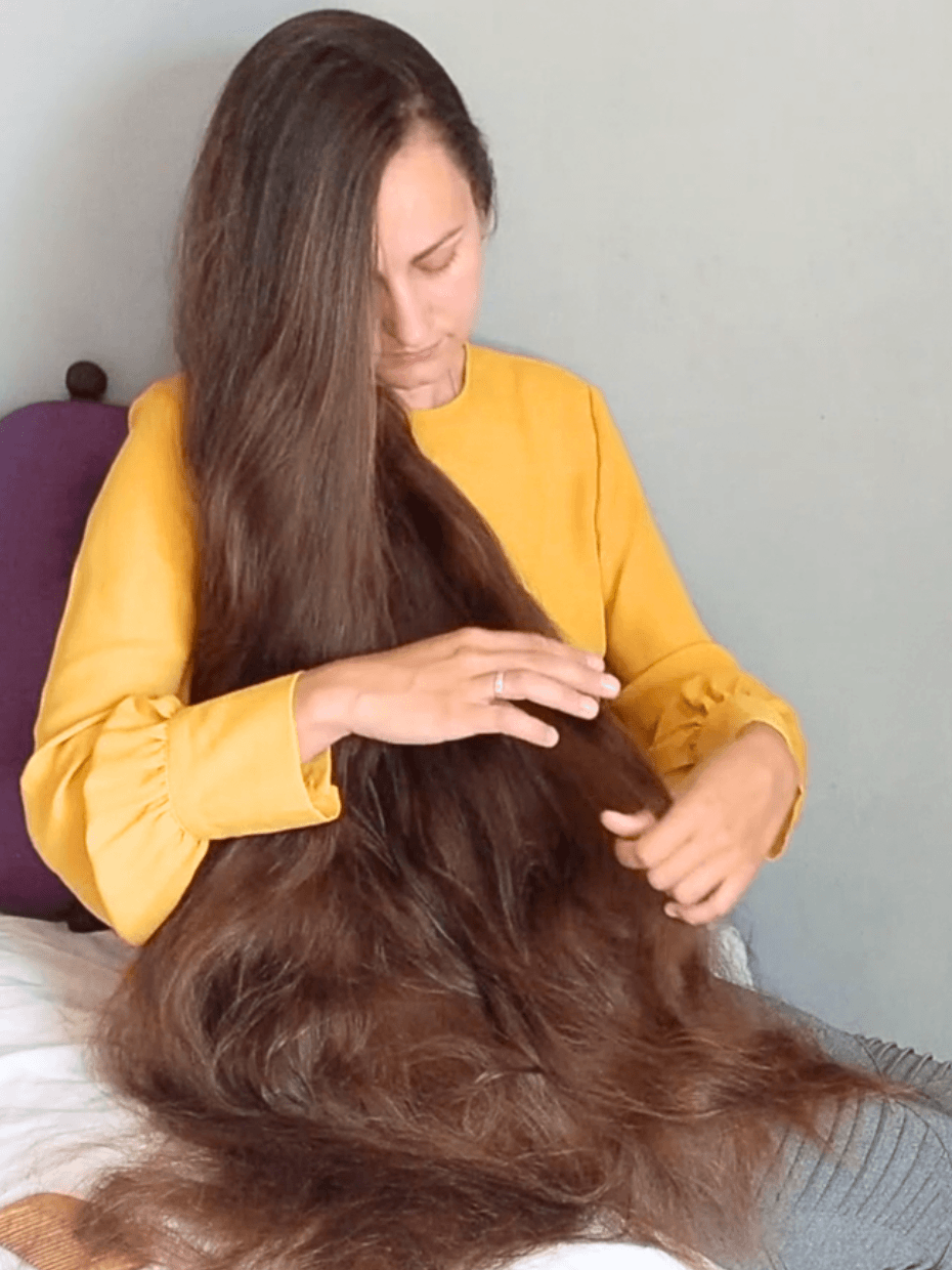 VIDEO - Brushing her massive mane 2