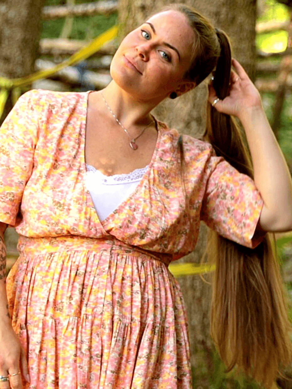 VIDEO - Natalie by the tree