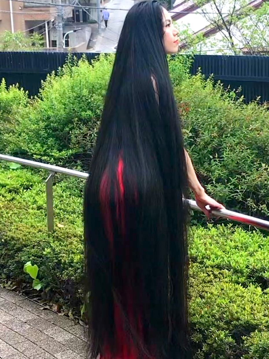 VIDEO - Extreme floor length hair play with friend