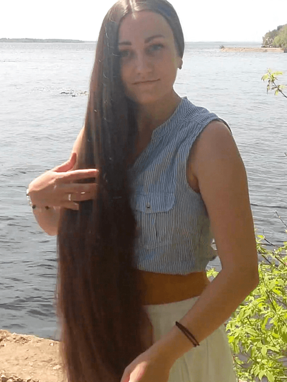 VIDEO - Floor length hair assistant