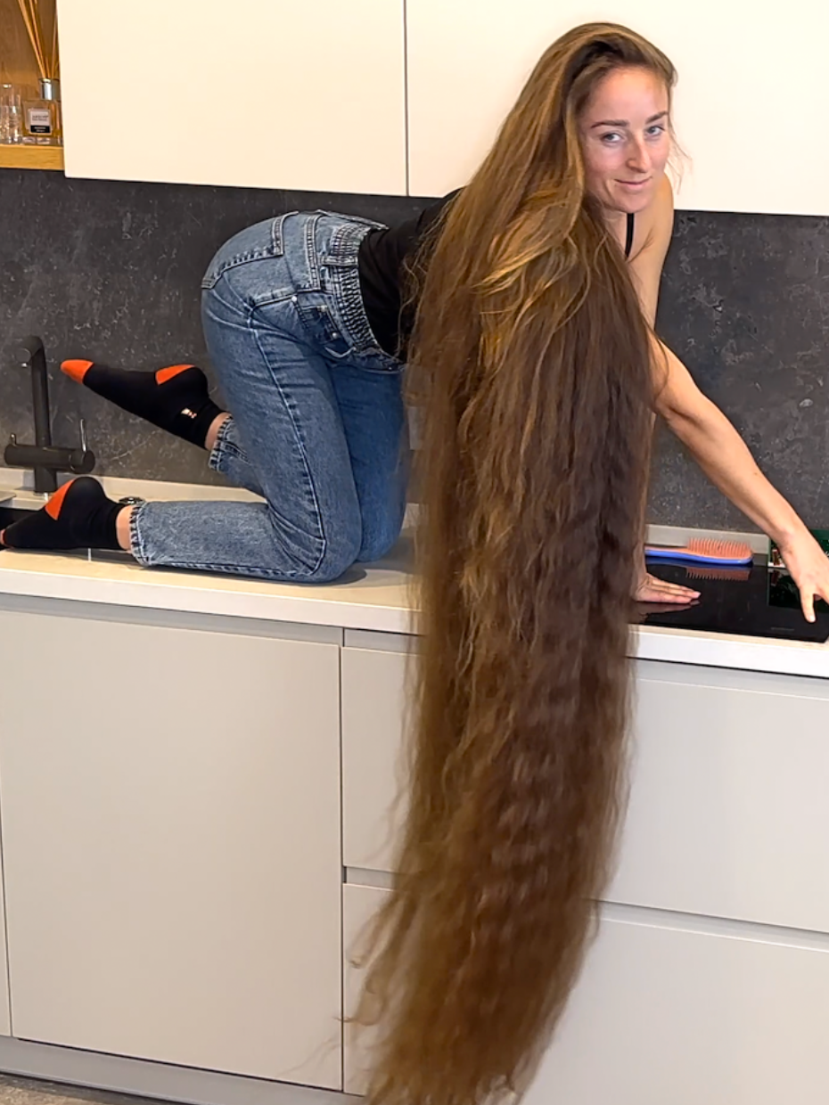 VIDEO - Special folded ponytail and thick braid