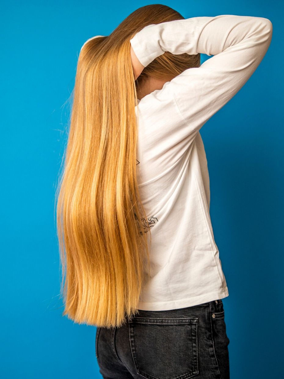 VIDEO - Extreme ponytail play and display (part 2)