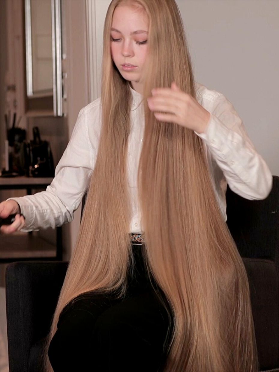 VIDEO - The extreme long hair enthusiast