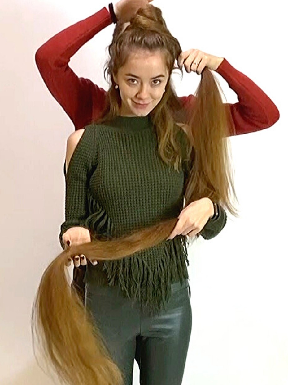 VIDEO - Extreme hair length creativity
