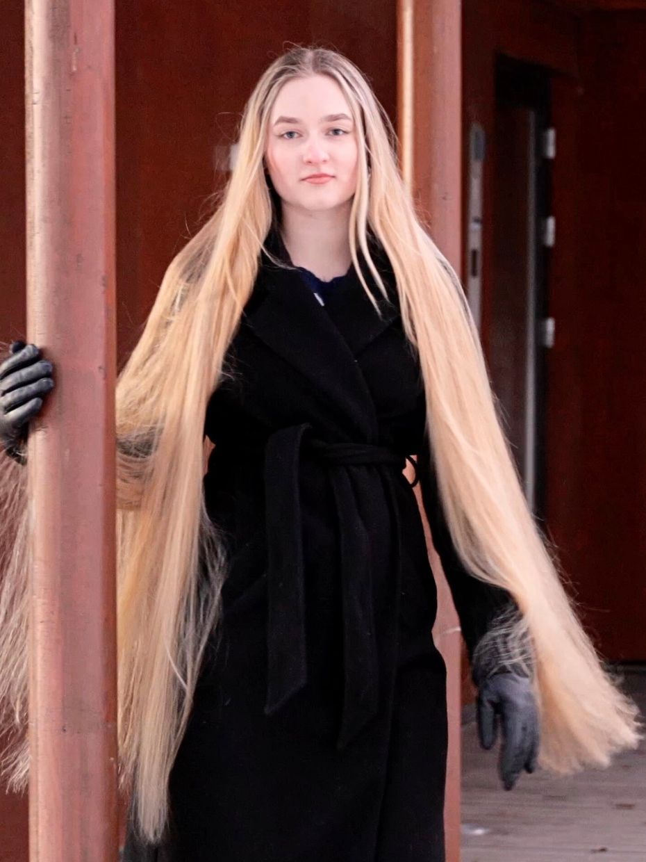 VIDEO - CEO of long hair